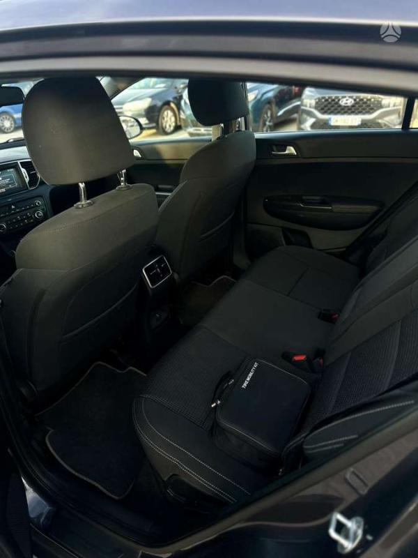 Grey Kia Sportage 2018 in Taurage, with an engine capacity of 1.69 L and mileage of 185 thousand km for 11300 €, photo 8 on AUTOMOTO.COM.LV