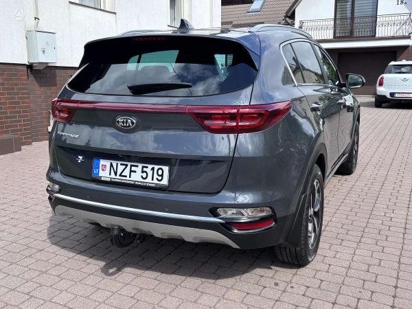 Grey Kia Sportage 2022 in Gargzdai, with an engine capacity of 1.60 L and mileage of 143 thousand km for 15499 €, photo 7 on AUTOMOTO.COM.LV