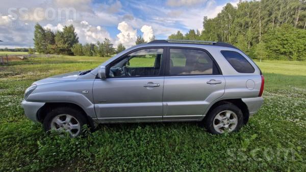 Grey Kia Sportage 2007 in Jekabpils, with an engine capacity of 2.00 L and mileage of 160 thousand km for 900 €, photo 3 on AUTOMOTO.COM.LV