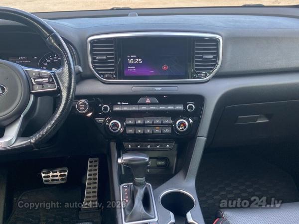 Grey Kia Sportage 2021 in Riga, with an engine capacity of 1.60 L and mileage of 74 thousand km for 18900 €, photo 9 on AUTOMOTO.COM.LV