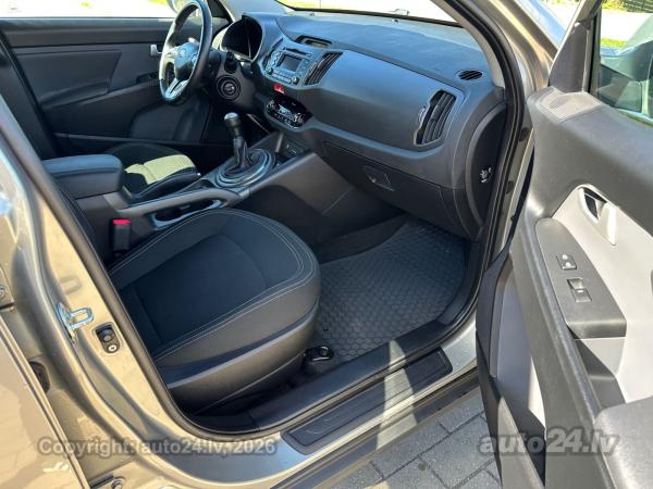 Pelēks Kia Sportage 2010 Tallina, ar dzinēja tilpumu 2.00 L un nobraukumu 74 tūkst. km par 6400 €, foto 10 vietnē AUTOMOTO.COM.LV