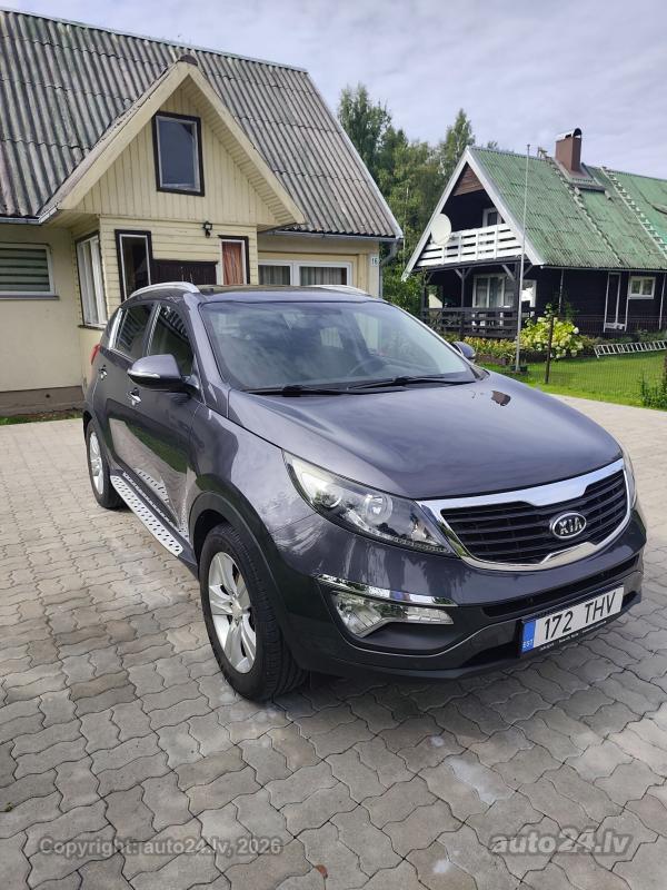 Kia Sportage 2010 in Tallinn on AUTOMOTO.COM.LV Grey Kia Sportage 2010 in Tallinn, with an engine capacity of 1.59 L and mileage of 174 thousand km for 5200 €, photo 3 on AUTOMOTO.COM.LV