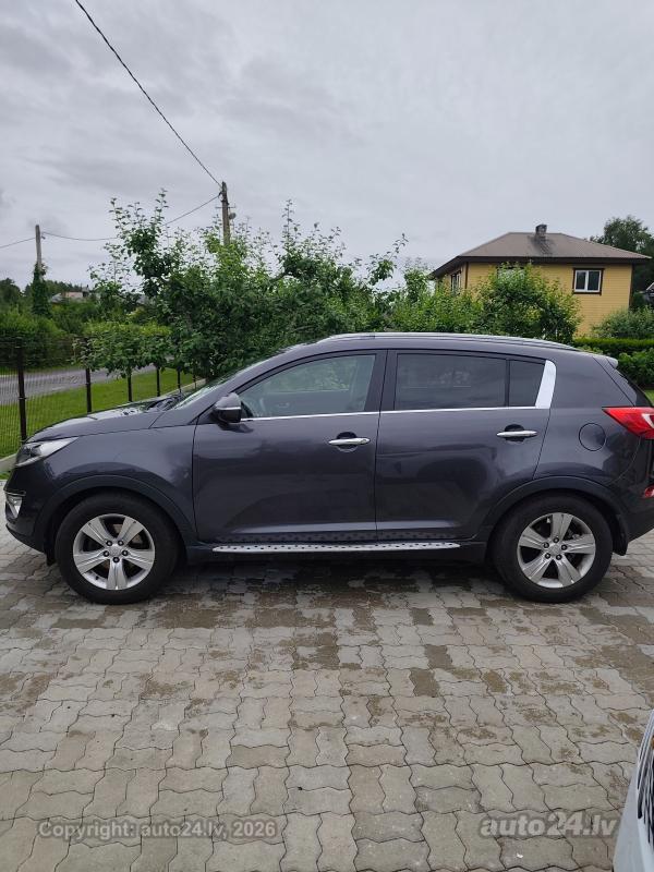 Kia Sportage 2010 in Tallinn on AUTOMOTO.COM.LV Grey Kia Sportage 2010 in Tallinn, with an engine capacity of 1.59 L and mileage of 174 thousand km for 5200 €, photo 5 on AUTOMOTO.COM.LV
