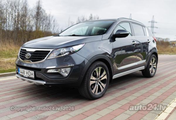 Grey Kia Sportage 2012 in Tallinn, with an engine capacity of 2.00 L and mileage of 216 thousand km for 6990 €, photo 1 on AUTOMOTO.COM.LV