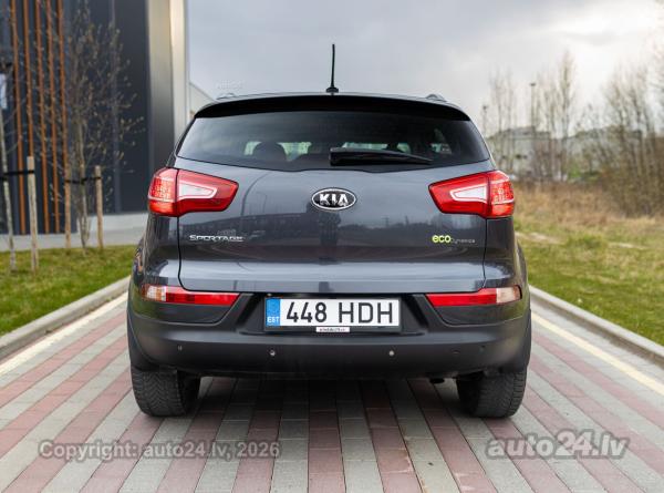 Grey Kia Sportage 2012 in Tallinn, with an engine capacity of 2.00 L and mileage of 216 thousand km for 6990 €, photo 3 on AUTOMOTO.COM.LV