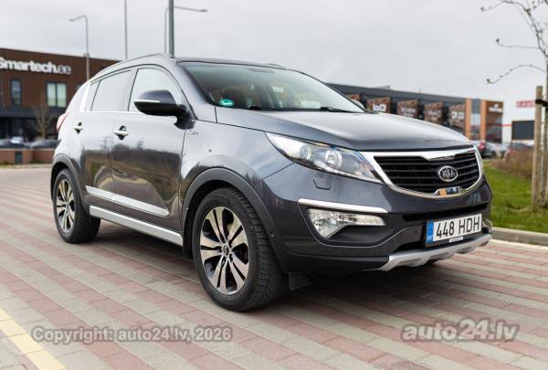 Grey Kia Sportage 2012 in Tallinn, with an engine capacity of 2.00 L and mileage of 216 thousand km for 6990 €, photo 4 on AUTOMOTO.COM.LV