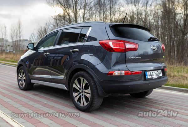 Grey Kia Sportage 2012 in Tallinn, with an engine capacity of 2.00 L and mileage of 216 thousand km for 6990 €, photo 5 on AUTOMOTO.COM.LV