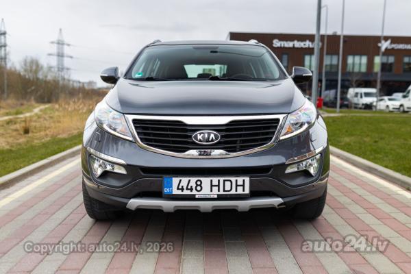 Grey Kia Sportage 2012 in Tallinn, with an engine capacity of 2.00 L and mileage of 216 thousand km for 6990 €, photo 6 on AUTOMOTO.COM.LV
