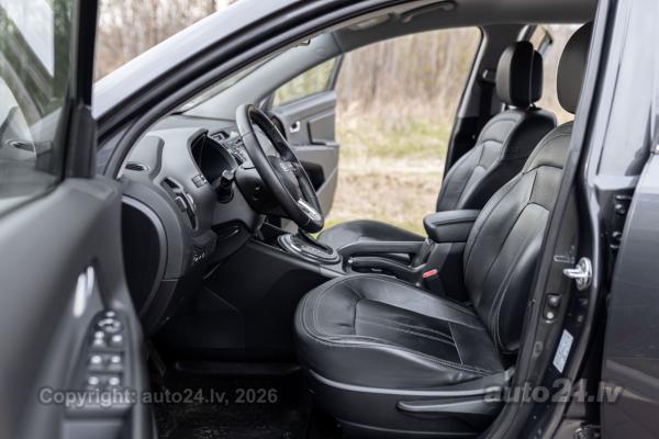 Grey Kia Sportage 2012 in Tallinn, with an engine capacity of 2.00 L and mileage of 216 thousand km for 6990 €, photo 9 on AUTOMOTO.COM.LV