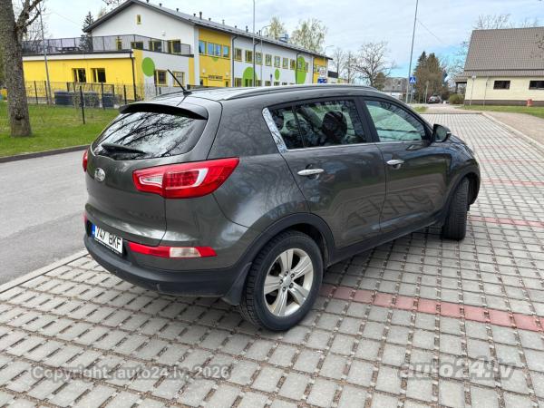 Grey Kia Sportage 2013 in Tallinn, with an engine capacity of 2.00 L and mileage of 141 thousand km for 9500 €, photo 3 on AUTOMOTO.COM.LV