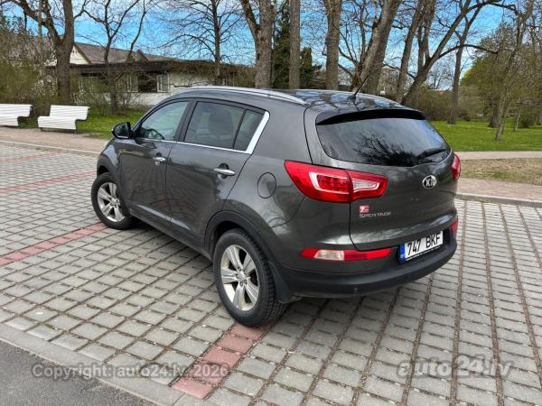 Grey Kia Sportage 2013 in Tallinn, with an engine capacity of 2.00 L and mileage of 141 thousand km for 9500 €, photo 4 on AUTOMOTO.COM.LV