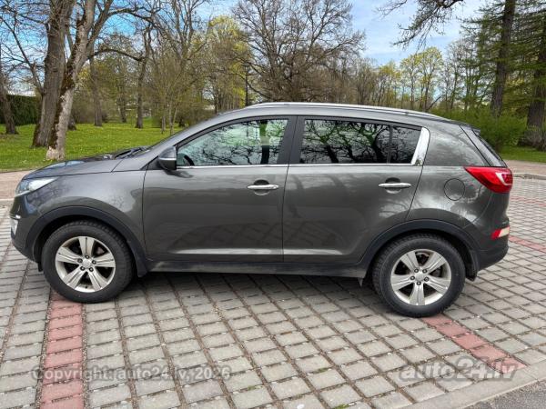 Grey Kia Sportage 2013 in Tallinn, with an engine capacity of 2.00 L and mileage of 141 thousand km for 9500 €, photo 5 on AUTOMOTO.COM.LV
