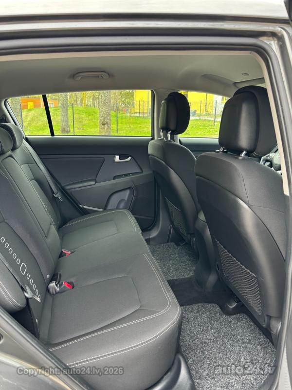 Grey Kia Sportage 2013 in Tallinn, with an engine capacity of 2.00 L and mileage of 141 thousand km for 9500 €, photo 8 on AUTOMOTO.COM.LV