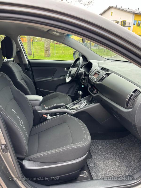 Grey Kia Sportage 2013 in Tallinn, with an engine capacity of 2.00 L and mileage of 141 thousand km for 9500 €, photo 9 on AUTOMOTO.COM.LV