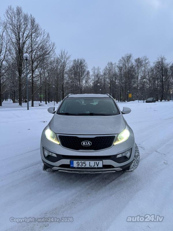 Grey Kia Sportage 2014 in Tallinn, with an engine capacity of 1.70 L and mileage of 280 thousand km for 8999 €, photo 2 on AUTOMOTO.COM.LV