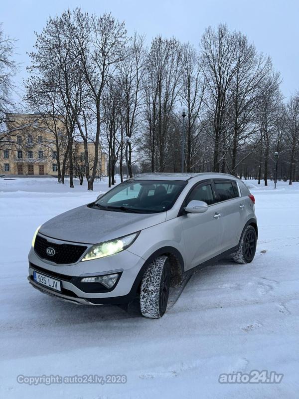 Grey Kia Sportage 2014 in Tallinn, with an engine capacity of 1.70 L and mileage of 280 thousand km for 8999 €, photo 3 on AUTOMOTO.COM.LV