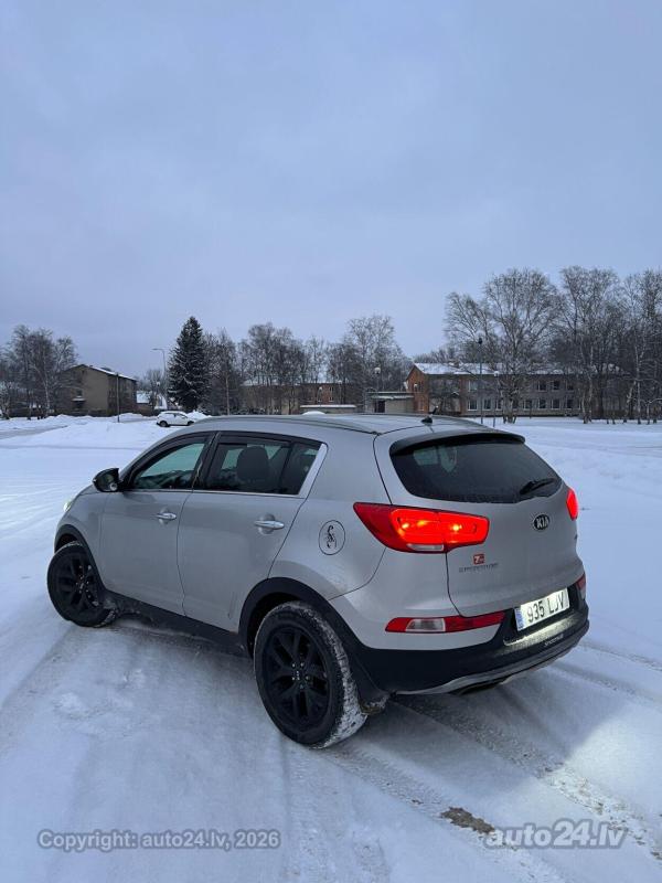 Grey Kia Sportage 2014 in Tallinn, with an engine capacity of 1.70 L and mileage of 280 thousand km for 8999 €, photo 4 on AUTOMOTO.COM.LV