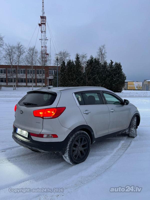 Grey Kia Sportage 2014 in Tallinn, with an engine capacity of 1.70 L and mileage of 280 thousand km for 8999 €, photo 6 on AUTOMOTO.COM.LV