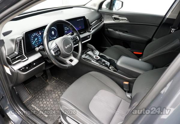 Grey Kia Sportage 2023 in Tallinn, with an engine capacity of 1.60 L and mileage of 126 thousand km for 25900 €, photo 4 on AUTOMOTO.COM.LV