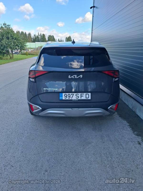 Kia Sportage 2023 in Tallinn on AUTOMOTO.COM.LV Grey Kia Sportage 2023 in Tallinn, with an engine capacity of 1.60 L and mileage of 60 thousand km for 27900 €, photo 4 on AUTOMOTO.COM.LV