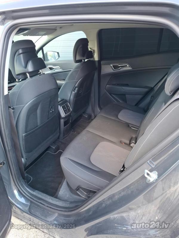 Kia Sportage 2023 in Tallinn on AUTOMOTO.COM.LV Grey Kia Sportage 2023 in Tallinn, with an engine capacity of 1.60 L and mileage of 60 thousand km for 27900 €, photo 6 on AUTOMOTO.COM.LV