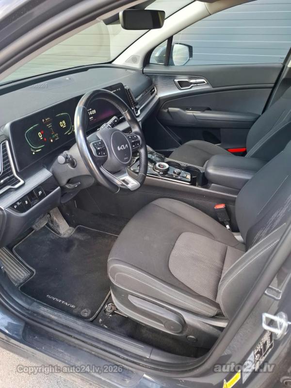 Kia Sportage 2023 in Tallinn on AUTOMOTO.COM.LV Grey Kia Sportage 2023 in Tallinn, with an engine capacity of 1.60 L and mileage of 60 thousand km for 27900 €, photo 7 on AUTOMOTO.COM.LV