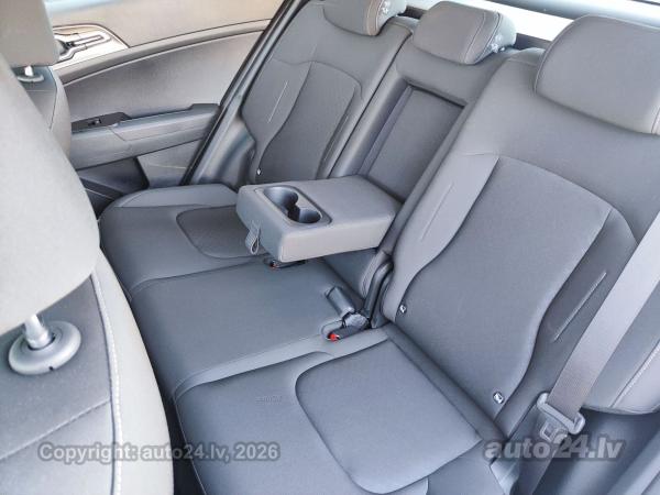 Grey Kia Sportage 2025 in Tartu, with an engine capacity of 1.60 L and mileage of 14 thousand km for 30990 €, photo 7 on AUTOMOTO.COM.LV