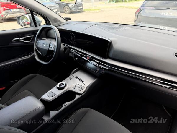 Grey Kia Sportage 2025 in Tallinn, with an engine capacity of 1.60 L and mileage of 17 thousand km for 30900 €, photo 4 on AUTOMOTO.COM.LV
