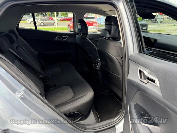 Grey Kia Sportage 2025 in Tallinn, with an engine capacity of 1.60 L and mileage of 17 thousand km for 30900 €, photo 5 on AUTOMOTO.COM.LV