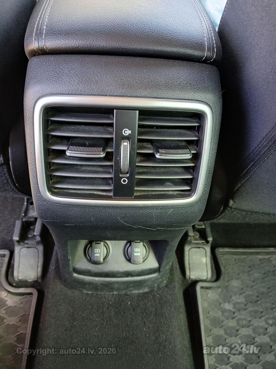 Kia Sportage 2018 in Parnu, with an engine capacity of 1.70 L and mileage of 201 thousand km for 12800 €, photo 4 on AUTOMOTO.COM.LV