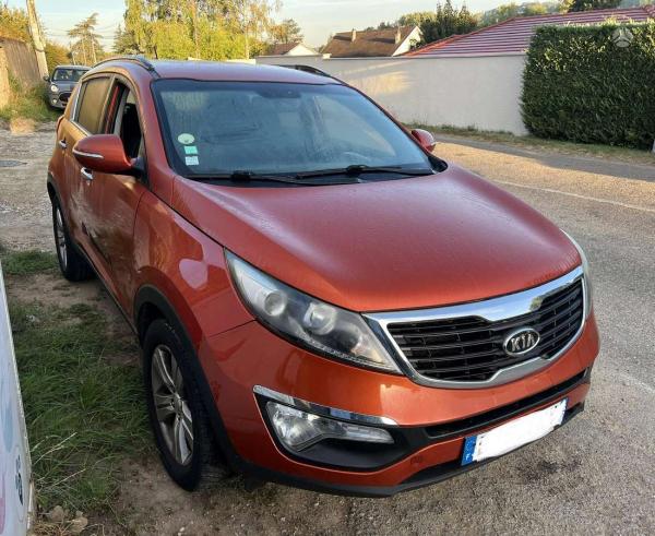 Orange Kia Sportage 2011 in Taurage, with an engine capacity of 1.69 L and mileage of 218 thousand km for 3800 €, photo 1 on AUTOMOTO.COM.LV
