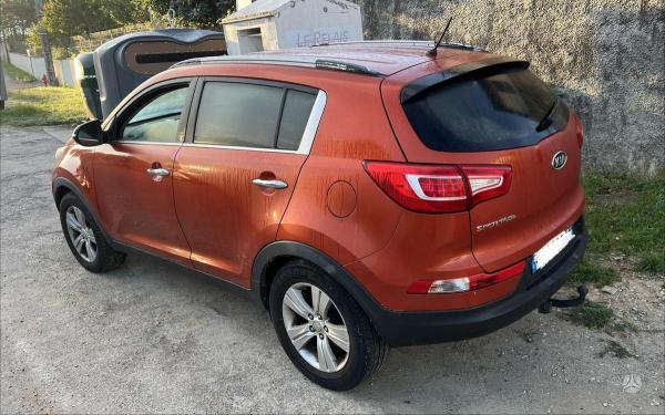 Orange Kia Sportage 2011 in Taurage, with an engine capacity of 1.69 L and mileage of 218 thousand km for 3800 €, photo 5 on AUTOMOTO.COM.LV
