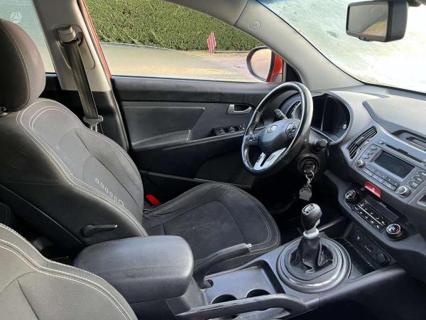 Orange Kia Sportage 2011 in Taurage, with an engine capacity of 1.69 L and mileage of 218 thousand km for 3800 €, photo 7 on AUTOMOTO.COM.LV