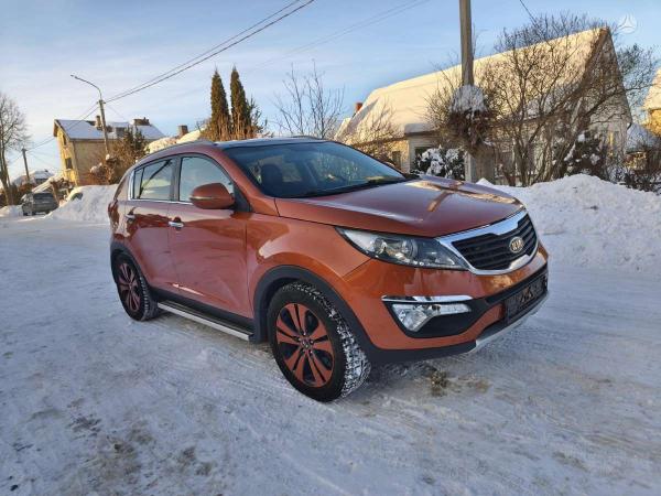 Orange Kia Sportage 2012 in Siauliai, with an engine capacity of 2.00 L and mileage of 217 thousand km for 5200 €, photo 1 on AUTOMOTO.COM.LV