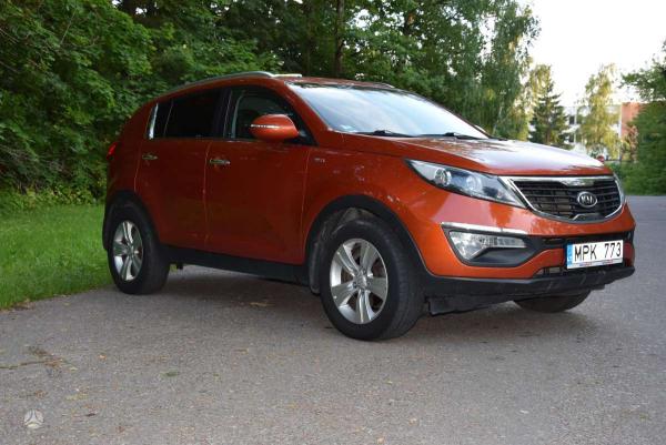 Orange Kia Sportage 2012 in Alytus, with an engine capacity of 2.00 L and mileage of 193 thousand km for 6500 €, photo 3 on AUTOMOTO.COM.LV