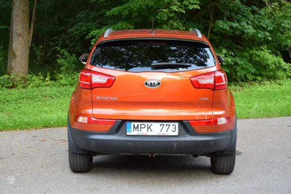Orange Kia Sportage 2012 in Alytus, with an engine capacity of 2.00 L and mileage of 193 thousand km for 6500 €, photo 10 on AUTOMOTO.COM.LV