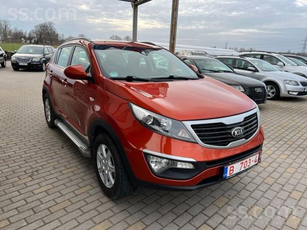 Orange Kia Sportage 2013 in Talsi, with an engine capacity of 1.70 L and mileage of 222 thousand km for 10770 €, photo 3 on AUTOMOTO.COM.LV