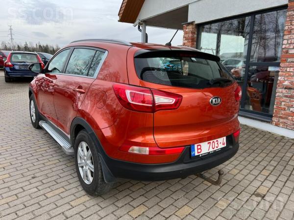 Orange Kia Sportage 2013 in Talsi, with an engine capacity of 1.70 L and mileage of 222 thousand km for 10770 €, photo 5 on AUTOMOTO.COM.LV