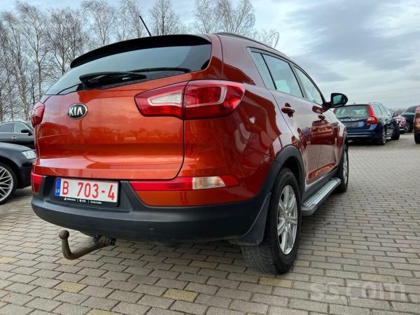 Orange Kia Sportage 2013 in Talsi, with an engine capacity of 1.70 L and mileage of 222 thousand km for 10770 €, photo 10 on AUTOMOTO.COM.LV