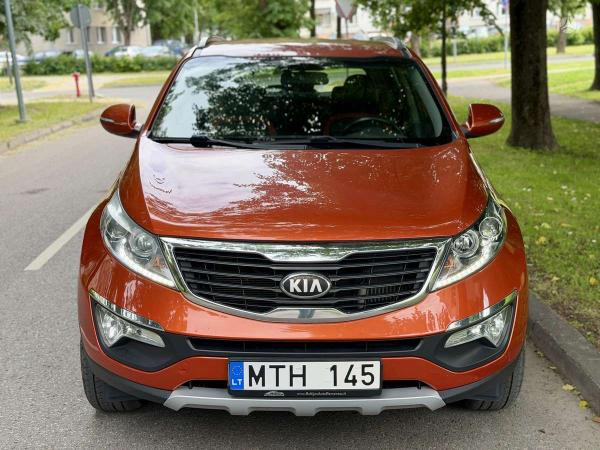 Orange Kia Sportage 2013 in Kaunas, with an engine capacity of 2.00 L and mileage of 207 thousand km for 6300 €, photo 1 on AUTOMOTO.COM.LV