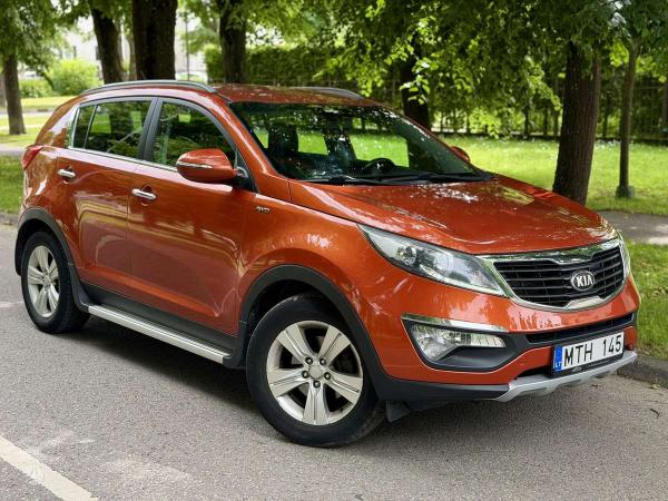 Orange Kia Sportage 2013 in Kaunas, with an engine capacity of 2.00 L and mileage of 207 thousand km for 6300 €, photo 4 on AUTOMOTO.COM.LV