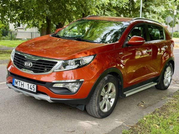 Orange Kia Sportage 2013 in Kaunas, with an engine capacity of 2.00 L and mileage of 207 thousand km for 6300 €, photo 6 on AUTOMOTO.COM.LV