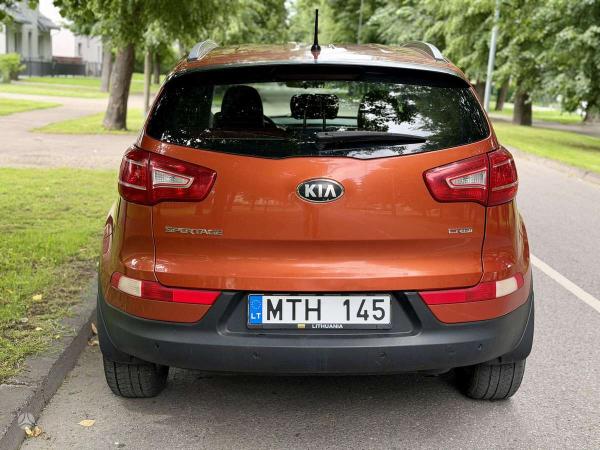 Orange Kia Sportage 2013 in Kaunas, with an engine capacity of 2.00 L and mileage of 207 thousand km for 6300 €, photo 9 on AUTOMOTO.COM.LV