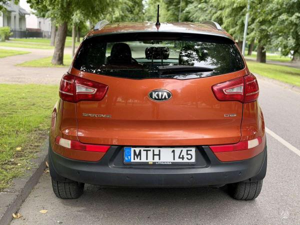 Orange Kia Sportage 2013 in Kaunas, with an engine capacity of 2.00 L and mileage of 207 thousand km for 4950 €, photo 7 on AUTOMOTO.COM.LV
