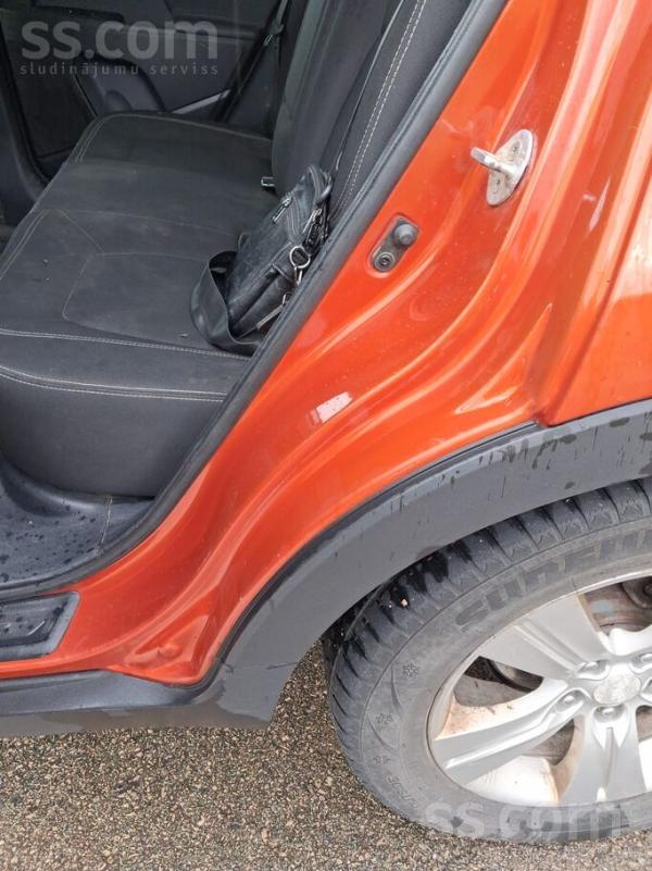 Orange Kia Sportage 2013 in Preili, with an engine capacity of 1.70 L and mileage of 420 thousand km for 3900 €, photo 3 on AUTOMOTO.COM.LV