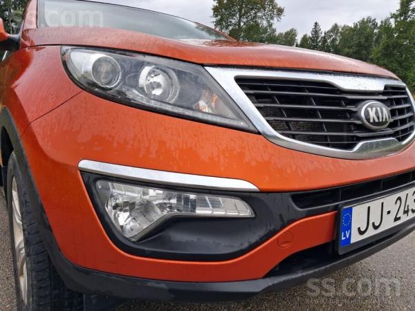 Orange Kia Sportage 2013 in Preili, with an engine capacity of 1.70 L and mileage of 420 thousand km for 3900 €, photo 4 on AUTOMOTO.COM.LV