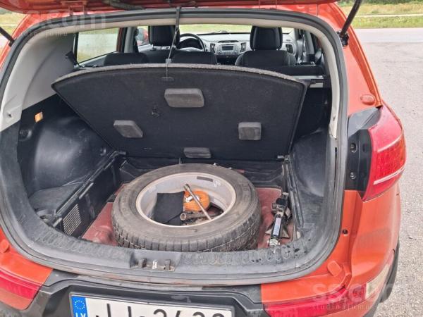 Orange Kia Sportage 2013 in Preili, with an engine capacity of 1.70 L and mileage of 420 thousand km for 3900 €, photo 6 on AUTOMOTO.COM.LV
