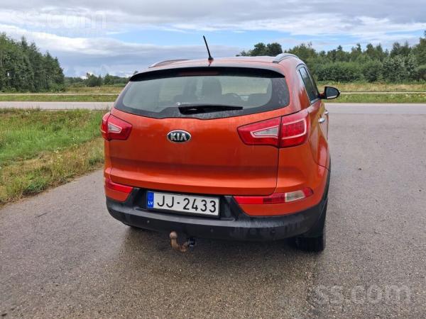 Orange Kia Sportage 2013 in Preili, with an engine capacity of 1.70 L and mileage of 420 thousand km for 3900 €, photo 8 on AUTOMOTO.COM.LV