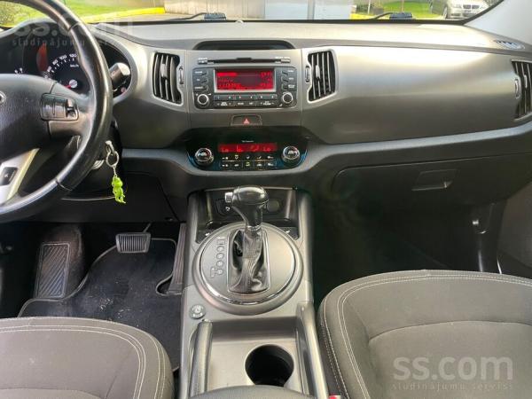 Orange Kia Sportage 2013 in Riga, with an engine capacity of 2.00 L and mileage of 186 thousand km for 6700 €, photo 8 on AUTOMOTO.COM.LV