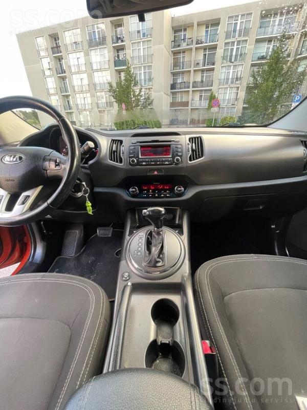 Orange Kia Sportage 2013 in Riga, with an engine capacity of 2.00 L and mileage of 186 thousand km for 6700 €, photo 7 on AUTOMOTO.COM.LV